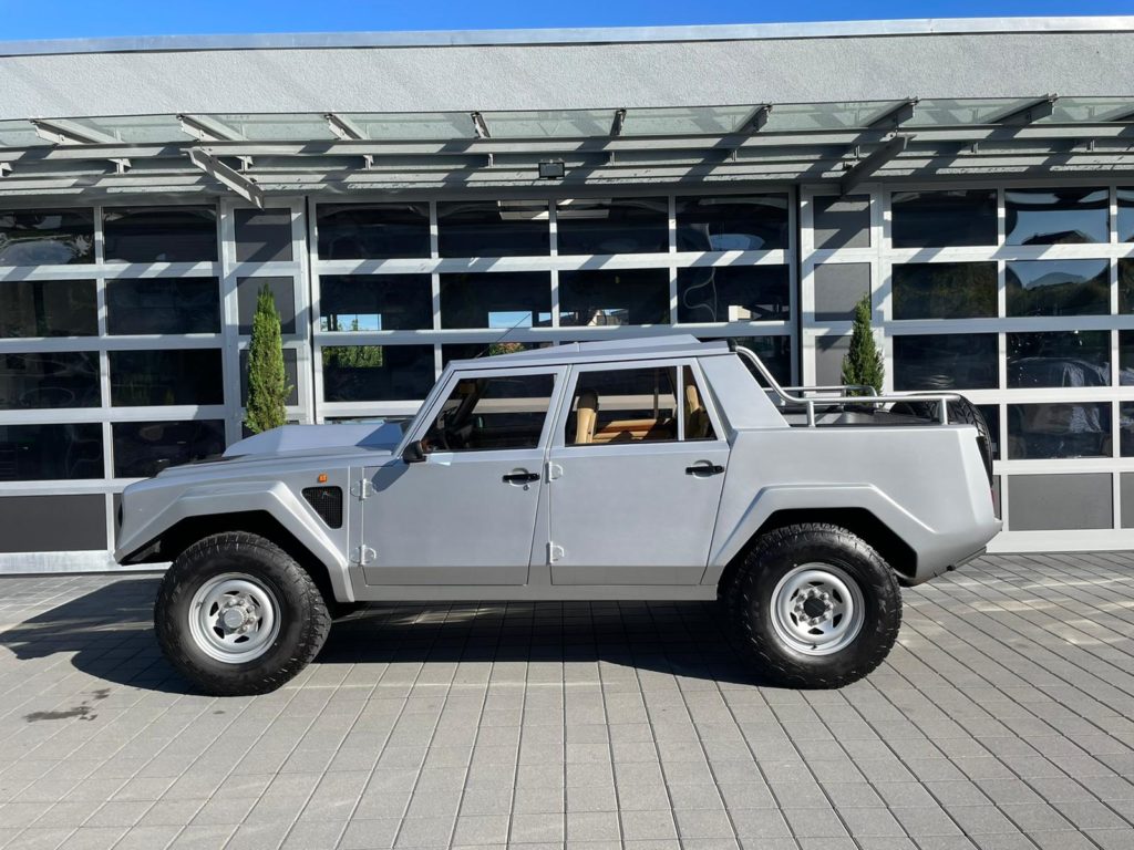 Lamborghini LM002 - Martini Racing
